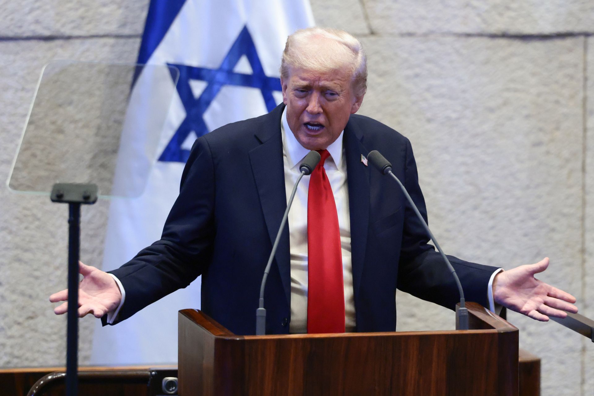 Trump tra gloria internazionale e caos interno: due volti della sua ...