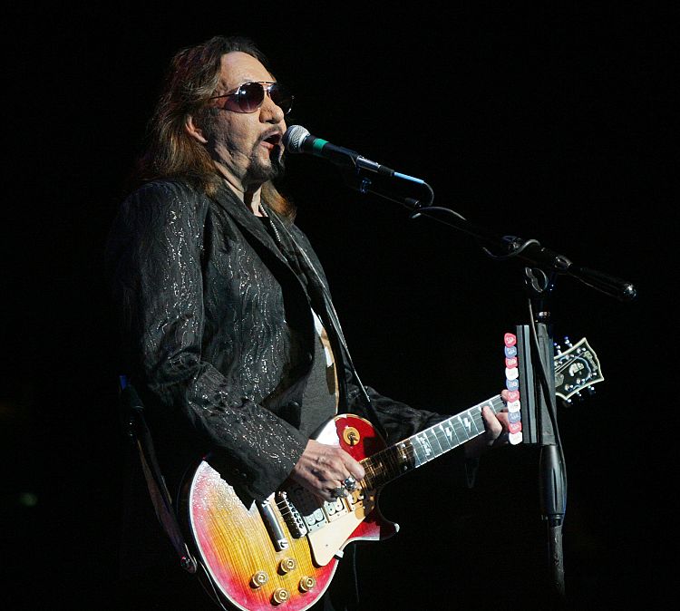 Goodbye Spaceman: Founding KISS guitarist Ace Frehley dies aged 74 ...