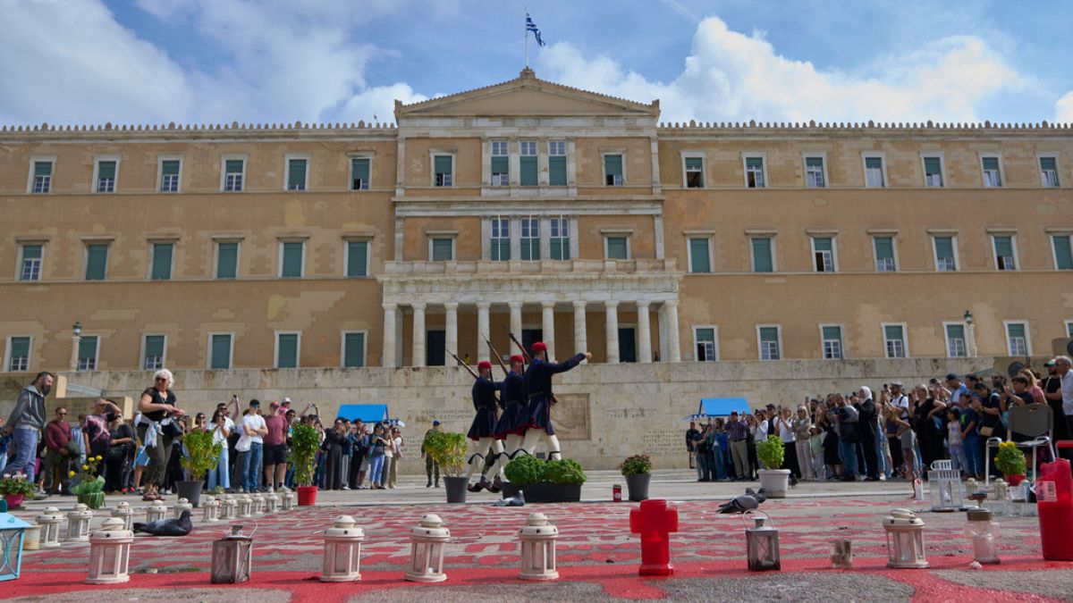 Διαξιφισμοί στη Βουλή των Ελλήνων για τον Άγνωστο Στρατιώτη | Euronews