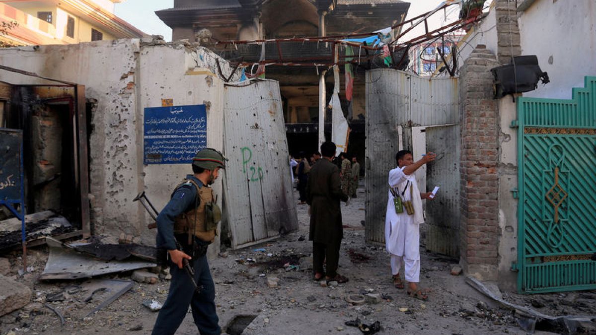 Gunmen mount deadly attack on Afghan government building | Euronews