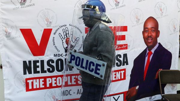 Rifts at the top rattle Zimbabwe after Mugabe | Euronews