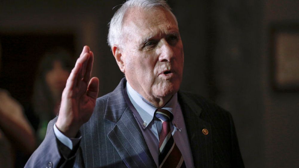 Jon Kyl sworn in as U.S. senator replacing McCain | Euronews
