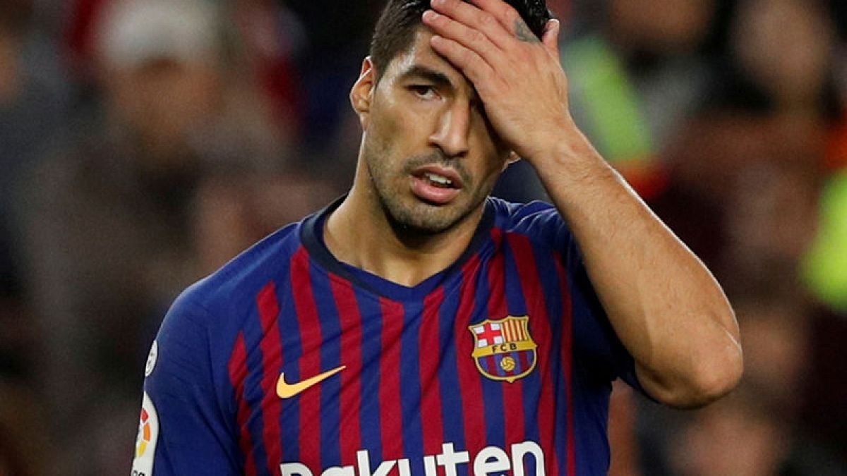 Barca striker Suarez to miss two weeks for knee treatment | Euronews