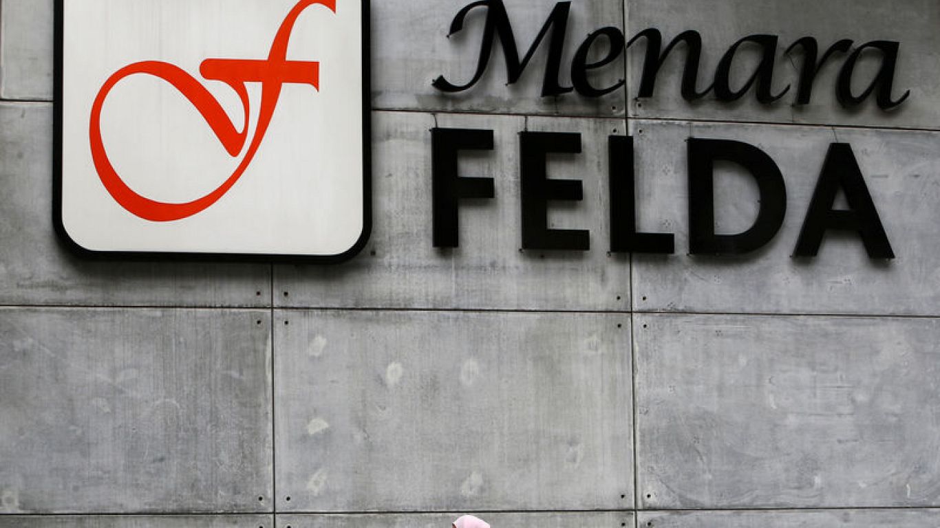 Malaysia charges former chairman of palm agency Felda over graft | Euronews