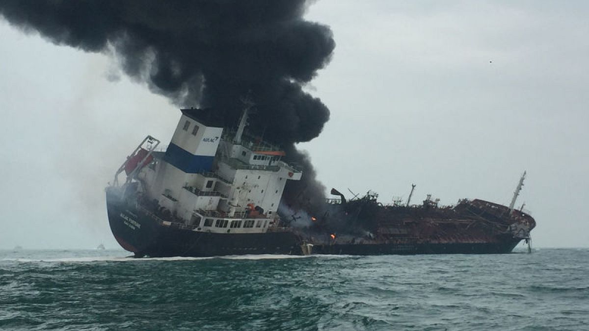 Oil tanker fire in Hong Kong waters kills one, rescue going on | Euronews