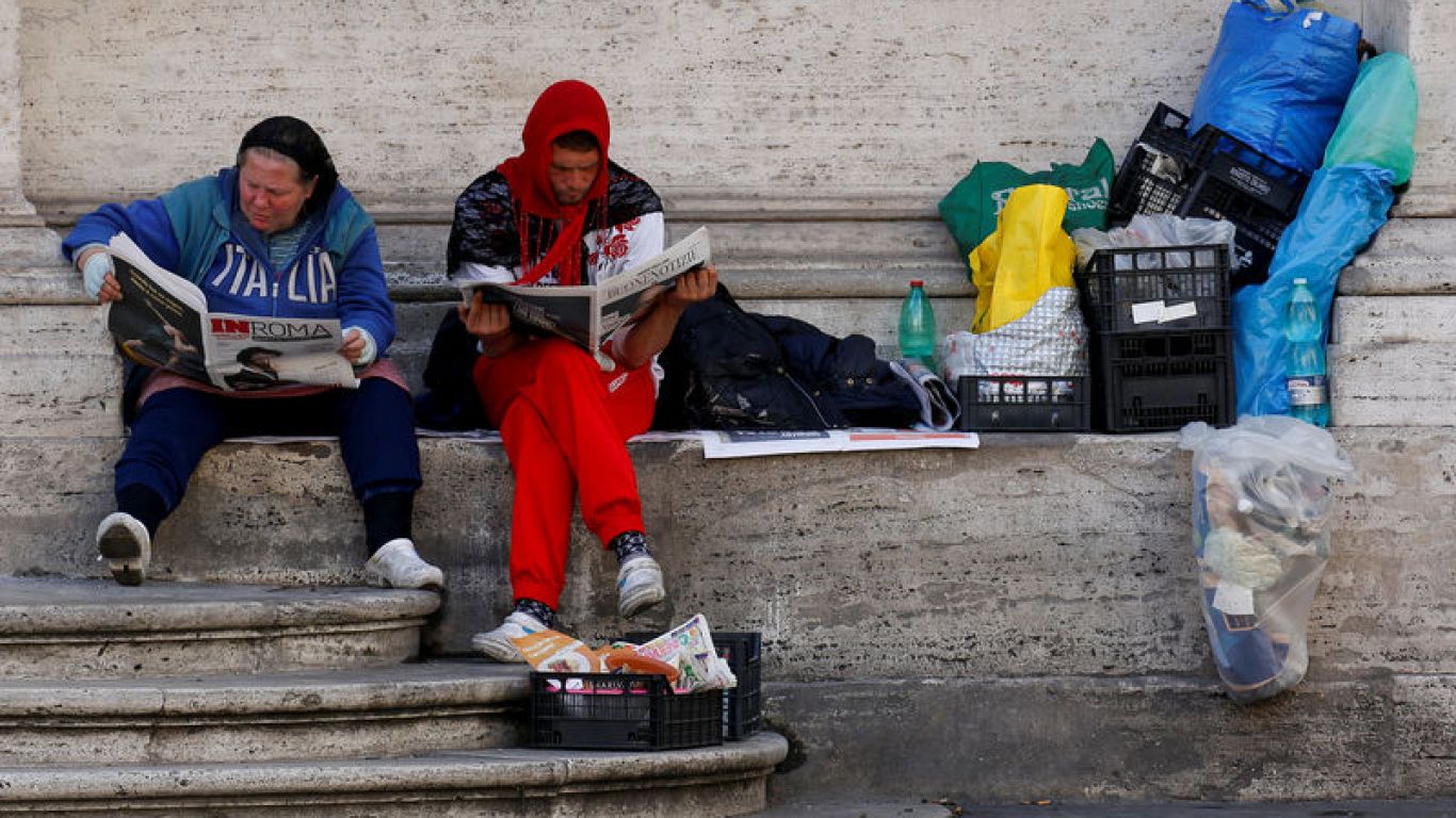 Poverty in Italy stops growing for first time since 2015 | Euronews