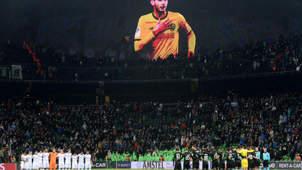 British workers jailed for taking photos of body of dead soccer player ...
