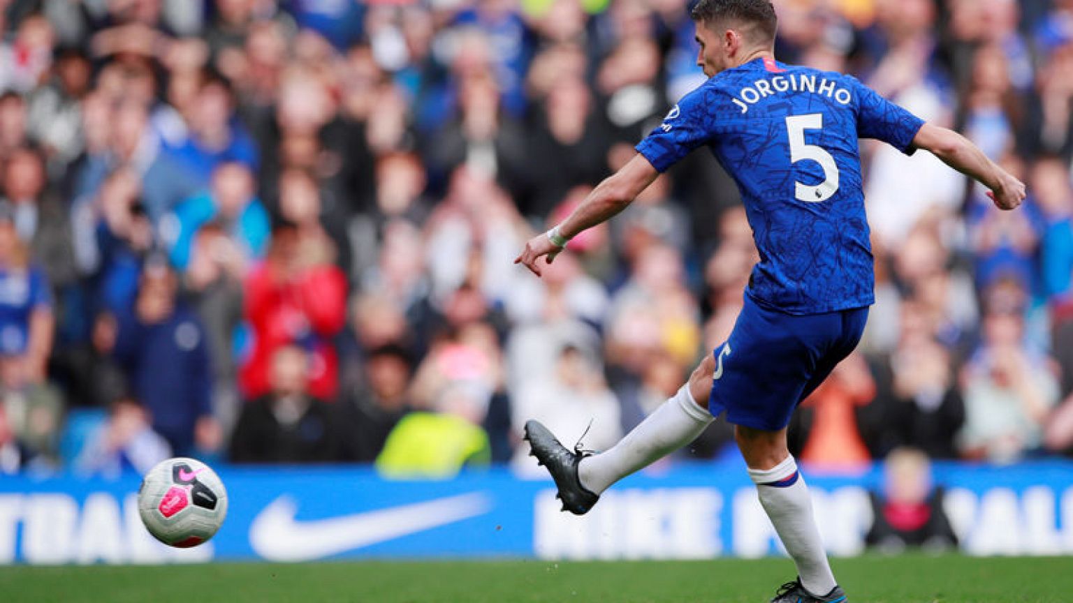 Jorginho, Willian earn Chelsea first home league win | Euronews