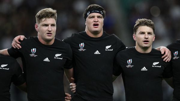 Barrett brothers star as nine-try All Blacks maul Canada | Euronews