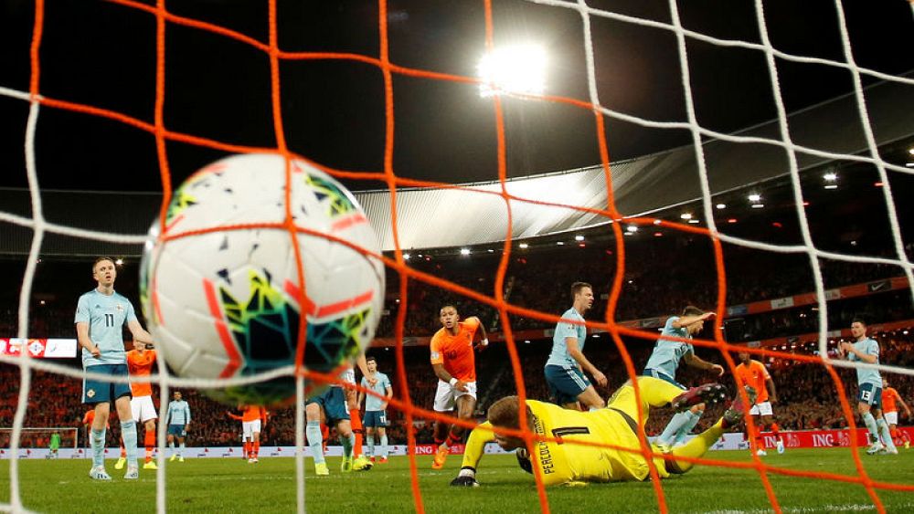Dutch grab late goals to beat Northern Ireland | Euronews