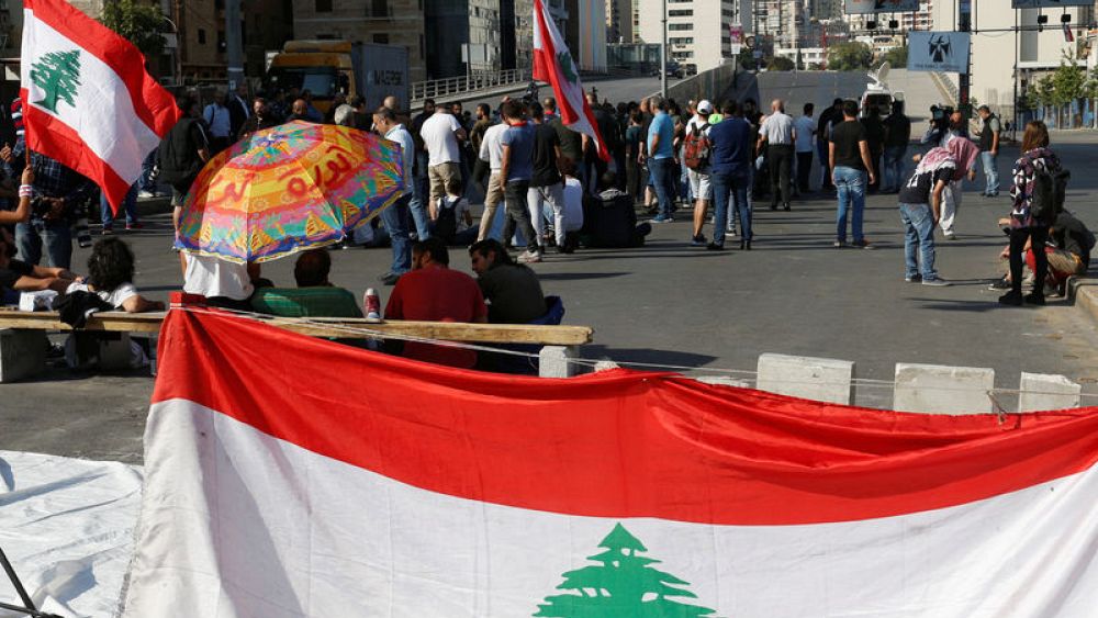 Lebanese army clears protester roadblocks, schools stay shut | Euronews
