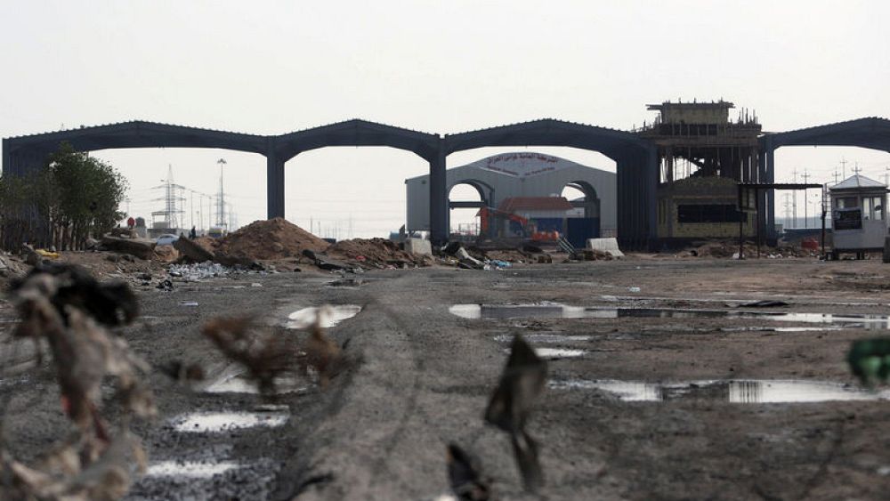 Protesters block Iraq port as strikes take hold | Euronews