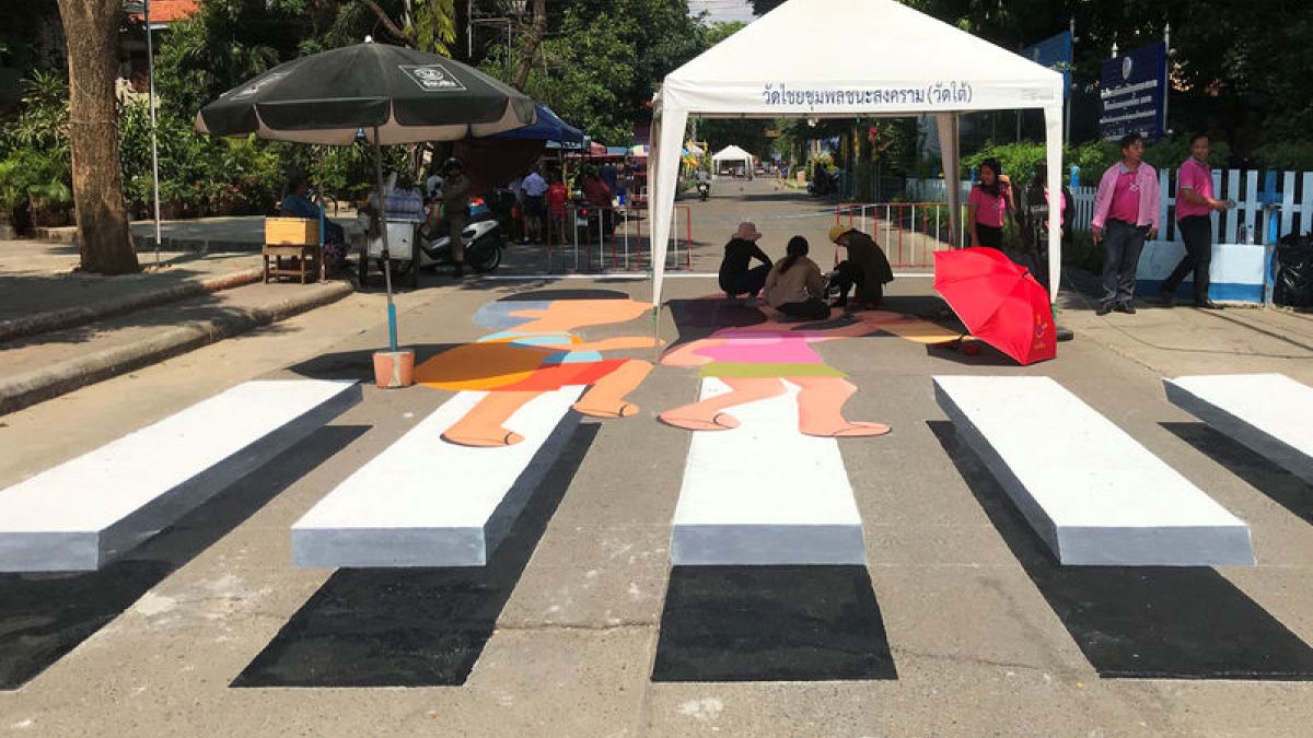 Thailand's 'floating' crosswalk makes drivers stop and look | Euronews