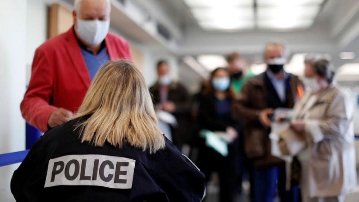 UK and U.S. travellers must be vaccinated to enter France - minister ...