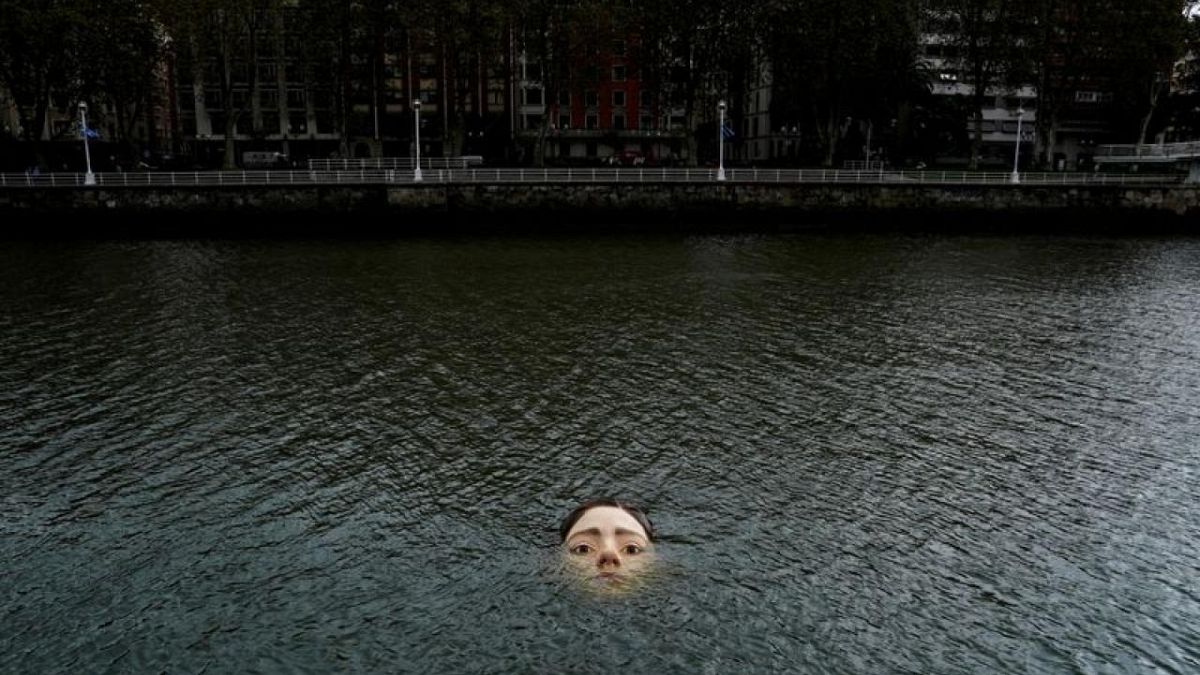 Drowning girl statue causes a stir in Bilbao | Euronews