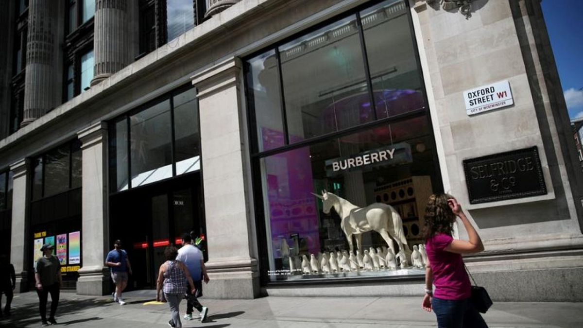 Factbox-Burberry's new CEO Akeroyd returns to British roots | Euronews Factbox-Burberry's new CEO Akeroyd returns to British roots | Euronews