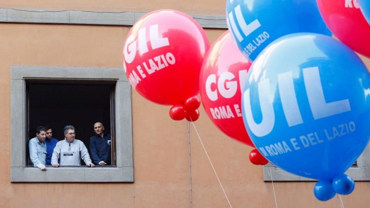 Italy strike call splits unions, surprises government | Euronews