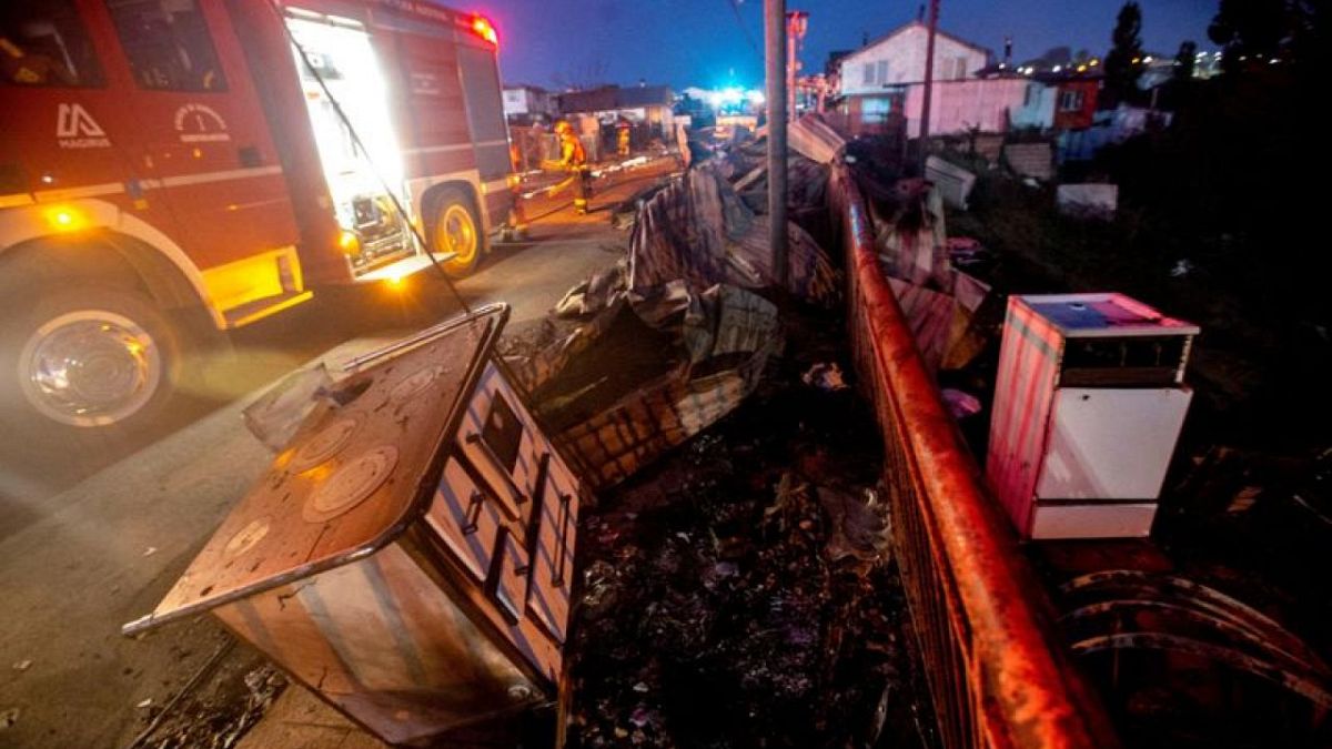 More than 100 homes burned by forest fire on the Chilean island of ...