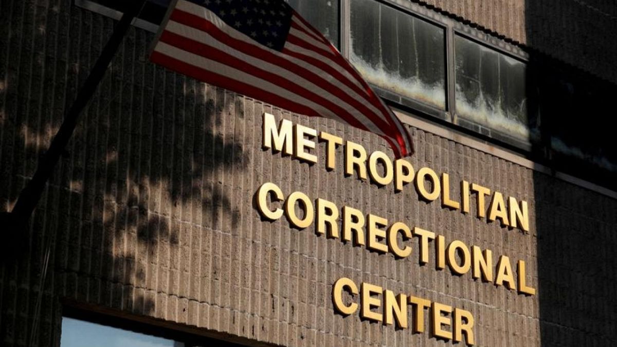 U S Judge Dismisses Case Against Jeffrey Epsteins Jail Guards Euronews