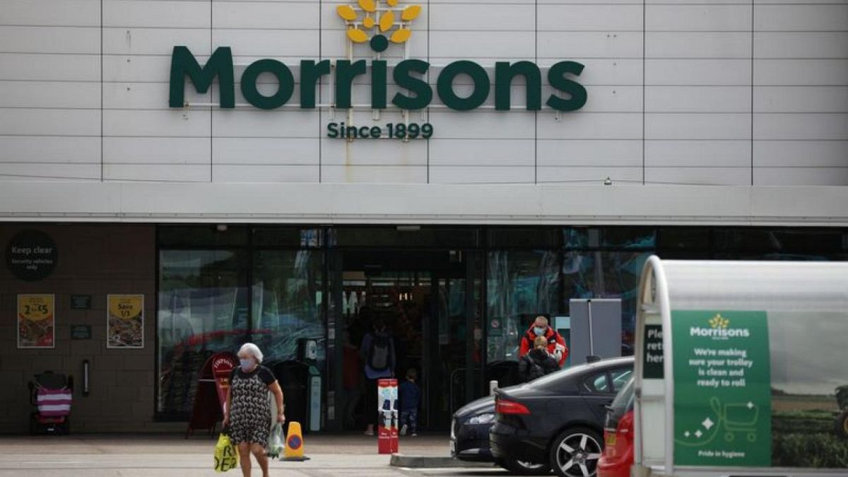 Morrisons' quarterly earnings halved amid UK consumer crunch | Euronews