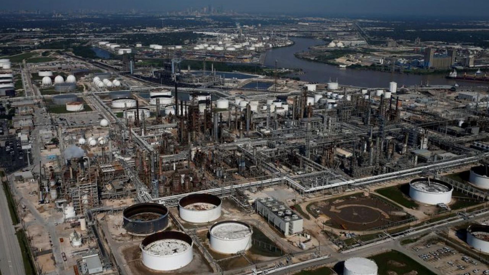 Lyondell Houston refinery increasing production after upset -sources ...