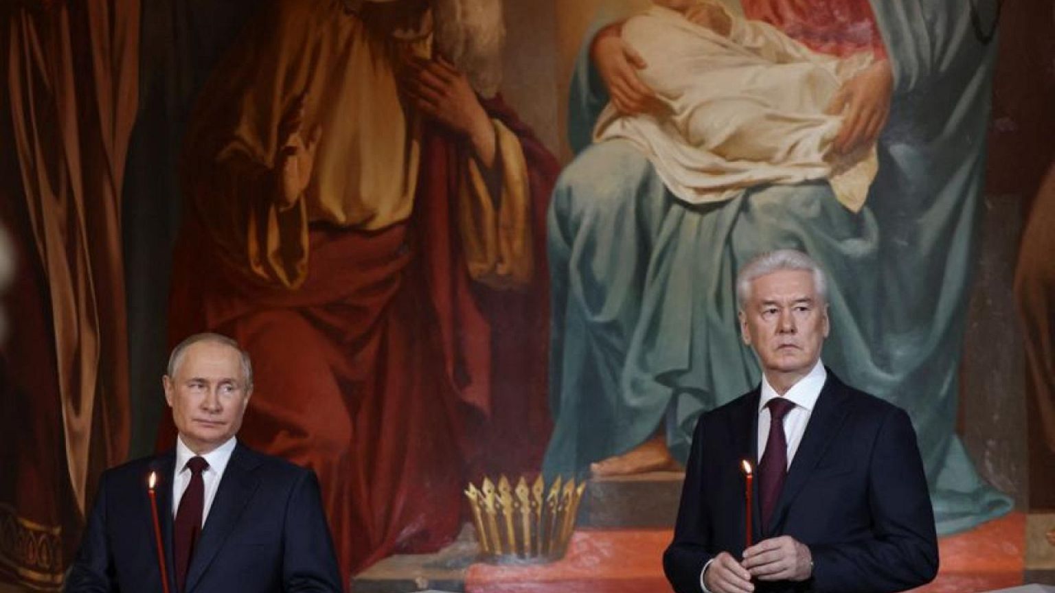 Russia's Putin attends midnight Orthodox Easter mass in Moscow | Euronews