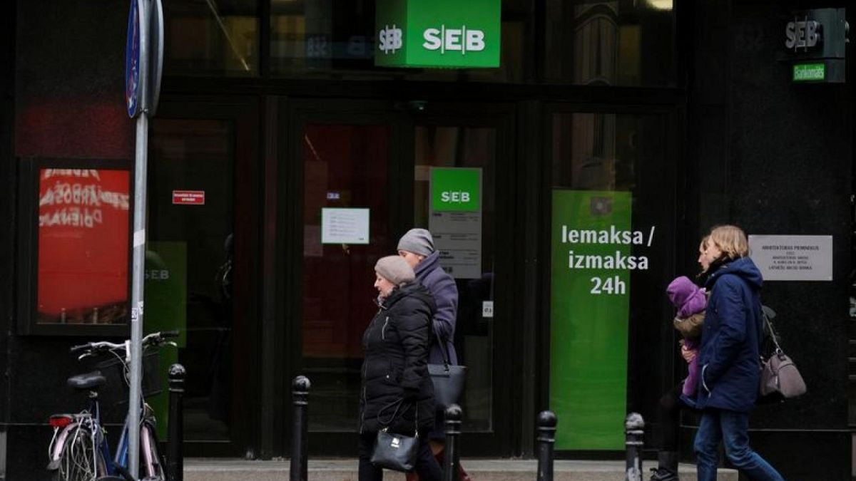 Swedish bank SEB lands profit beat as quarterly income grows | Euronews