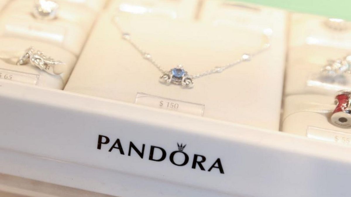 Pandora first-quarter sales above estimates, raises sales guidance ...