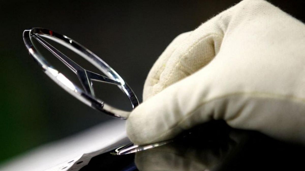 Mercedes-Benz aims to cut production complexity, reduce battery weight ...