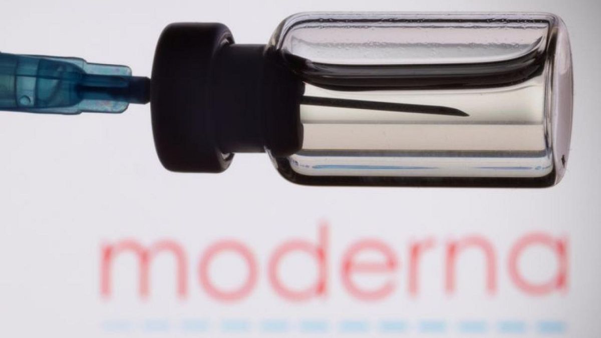 Moderna's new booster produces stronger response against Omicron | Euronews