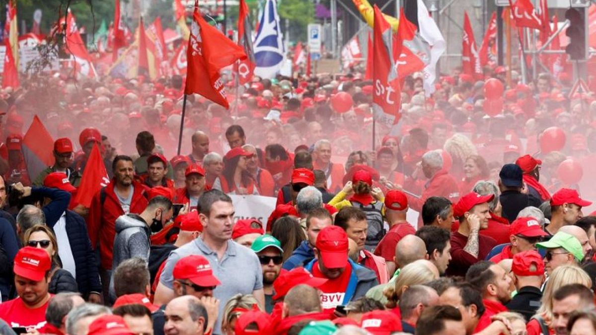 Brussels at near-standstill as cost-of-living march draws 70,000 | Euronews