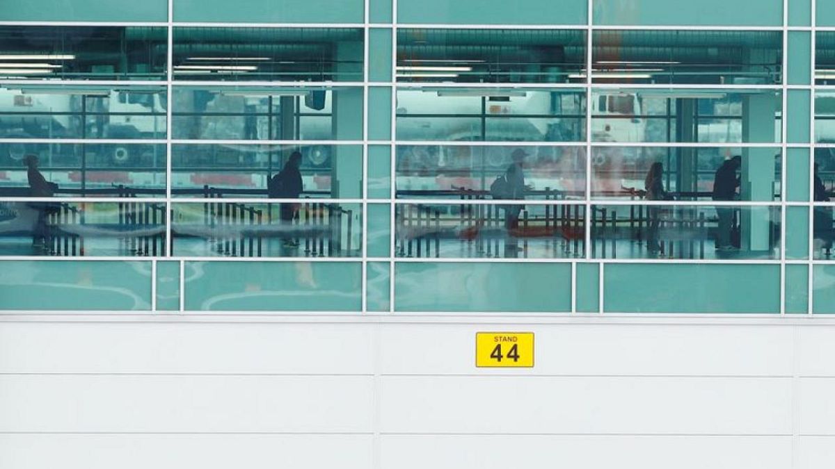 Flights briefly disrupted at UK's Luton airport as heat damages runway ...