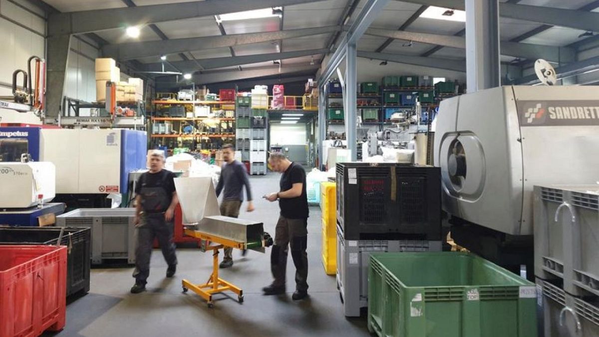 Polish manufacturing slump deepens as output plunges -PMI | Euronews