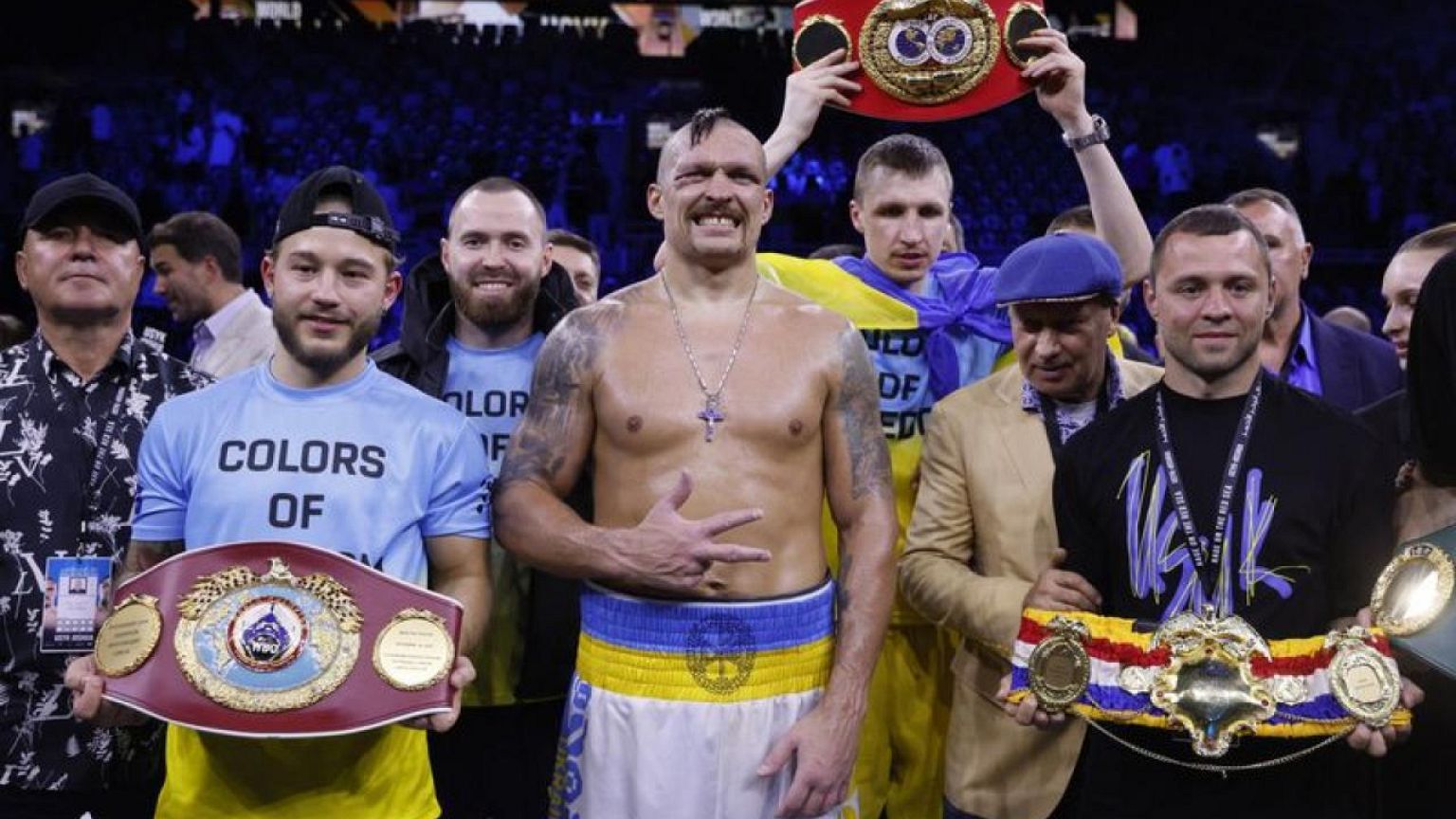 Boxing-Usyk targets Fury after beating Joshua on split decision | Euronews