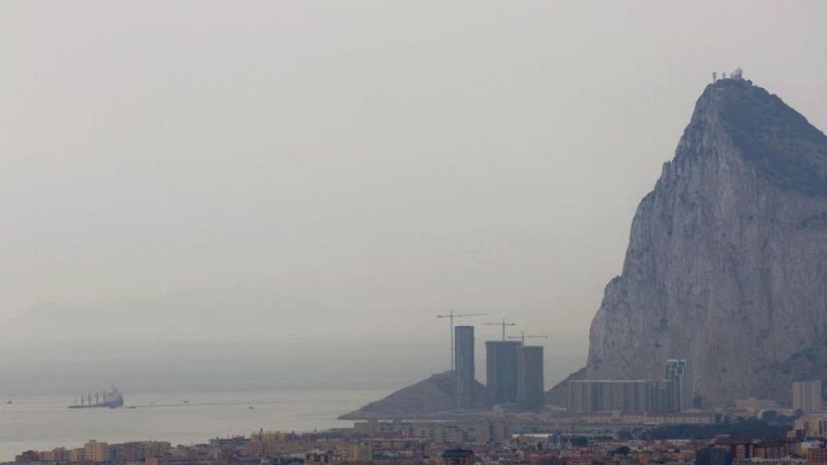 Bulk carrier beached after collision with LNG tanker in Gibraltar ...