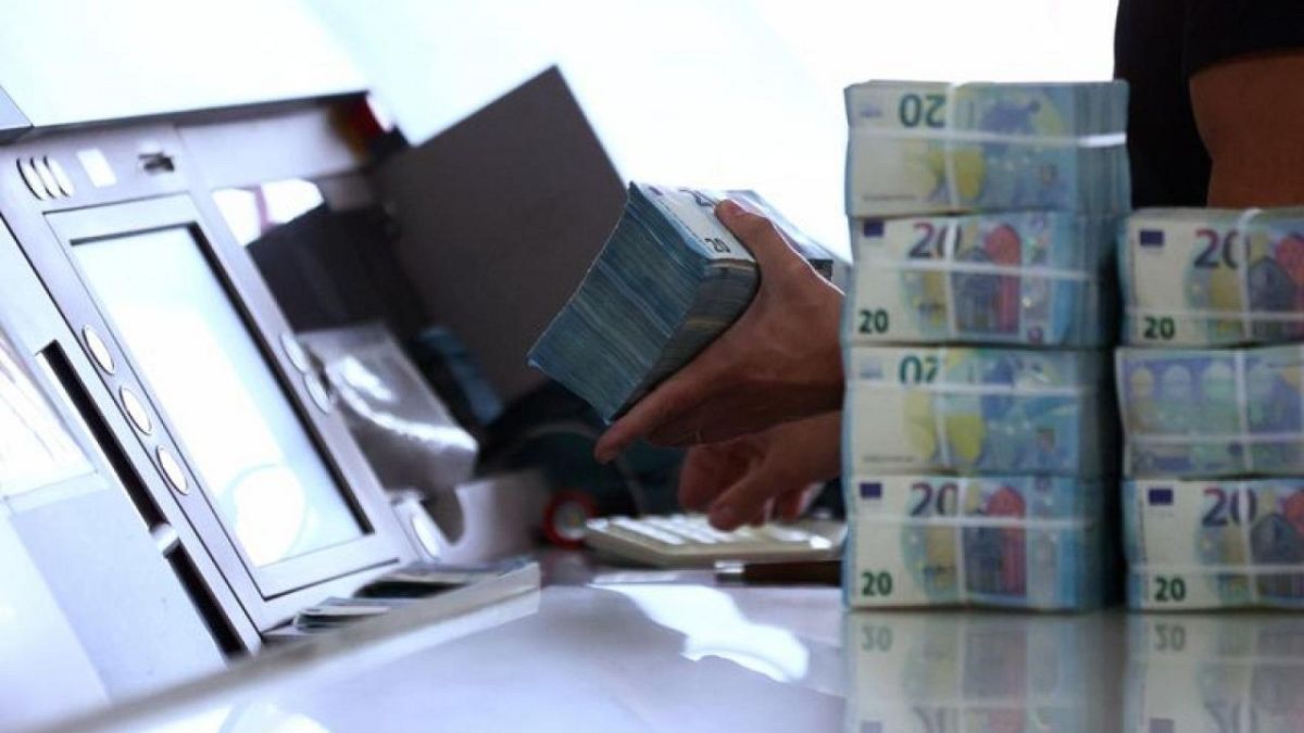 Euro zone banks hold on to ECB cash in headache for fight against ...