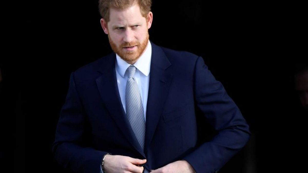 Daily Mail publisher refutes phone-tapping allegations by Prince Harry ...