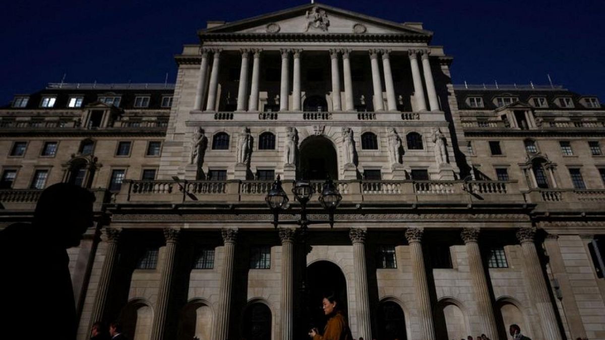 BoE signals to lenders it is prepared to extend bond purchases - FT ...