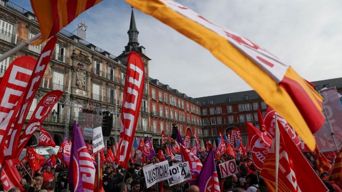Thousands rally in Spain to demand pay hikes amid high inflation | Euronews
