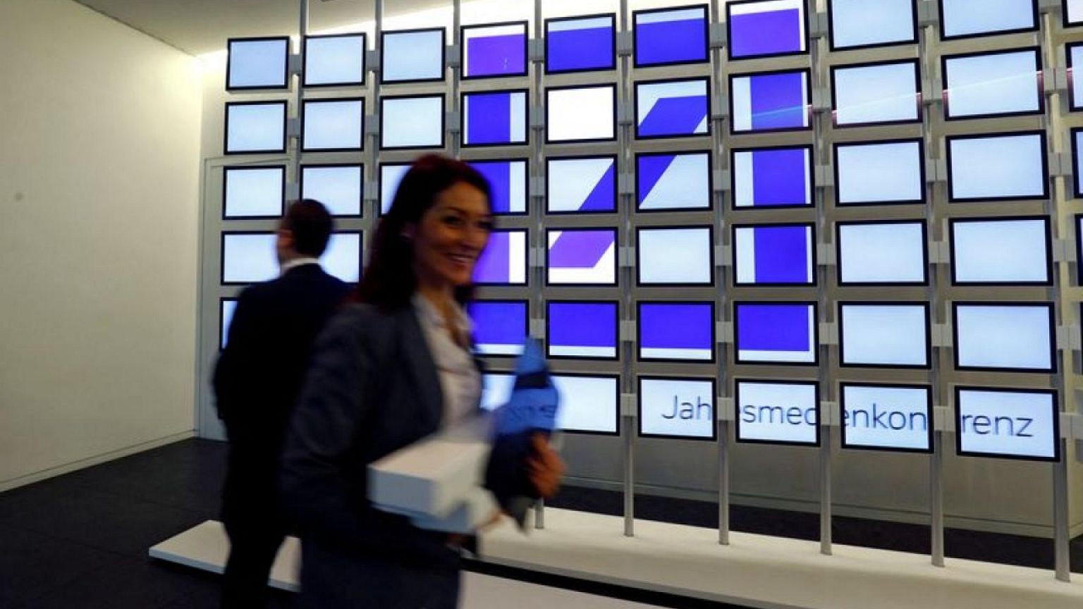 Deutsche Bank's DWS plans special dividend and divestments | Euronews