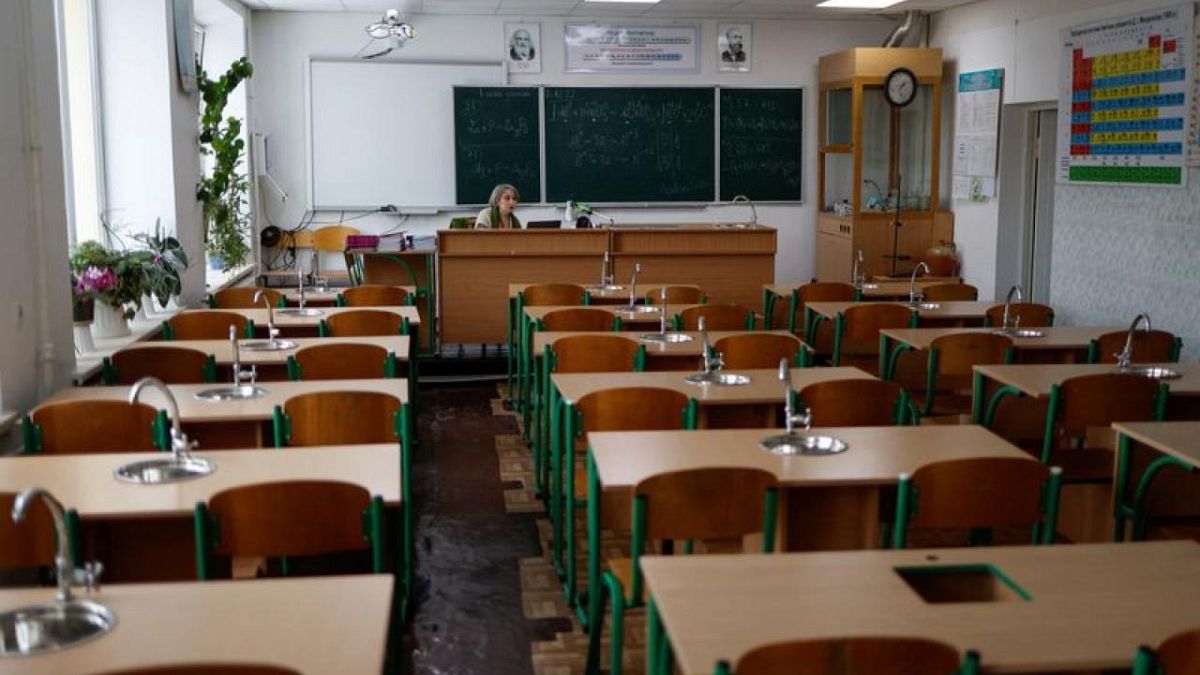 Kyiv schools adapt to survive under Russian bombardment | Euronews