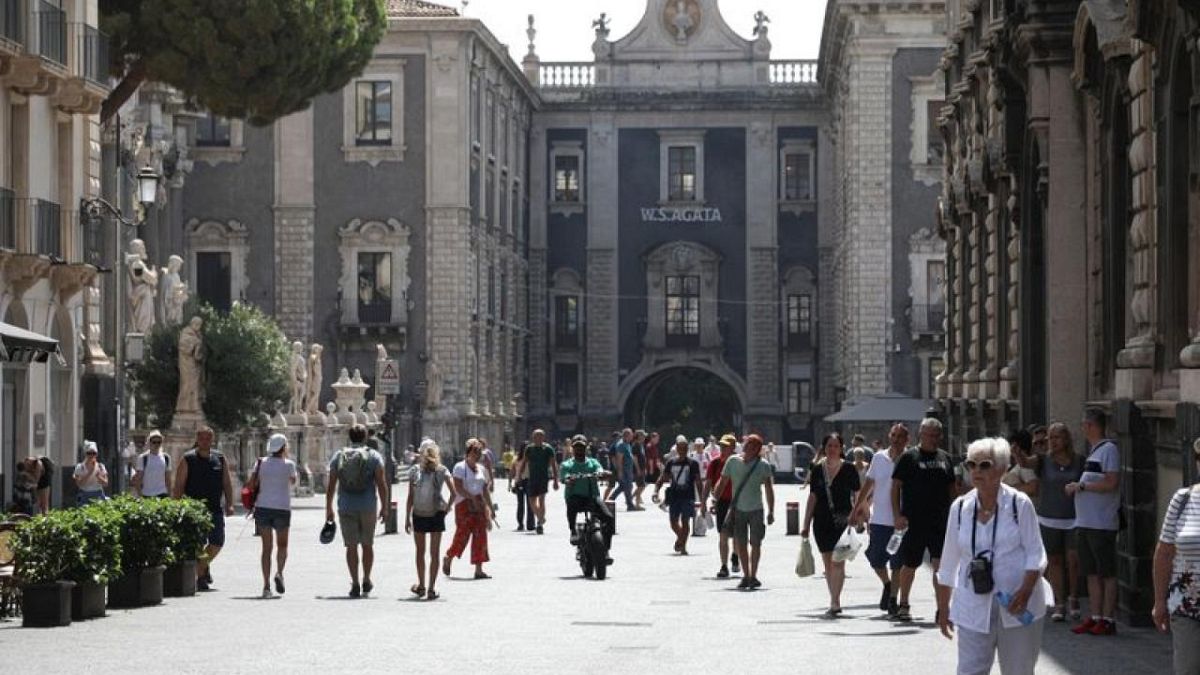 Italia envejece más rápido que sus pares de la UE, población cae por ...