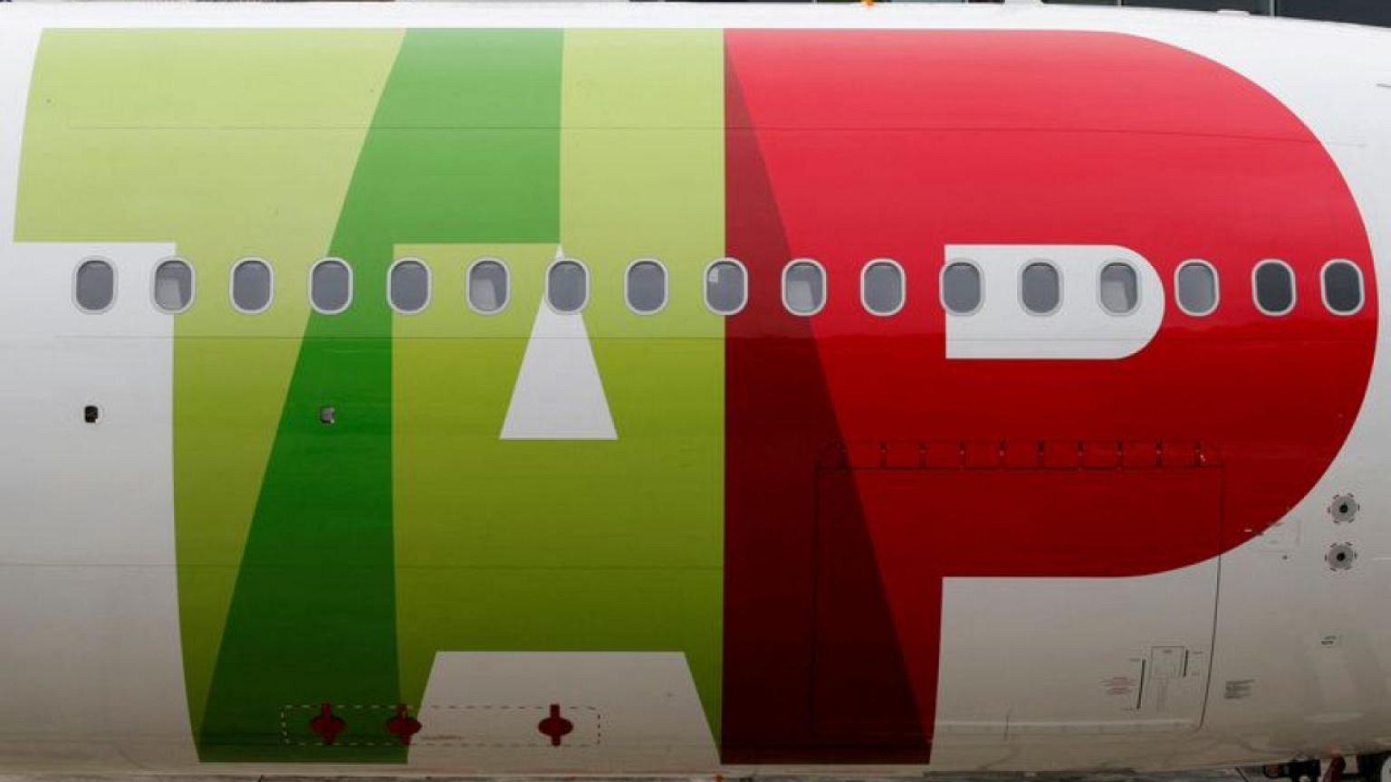 Portugal's TAP cabin staff to strike at end of January | Euronews