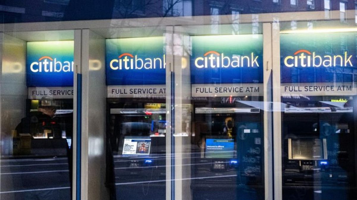 Los bancos de Wall Street acumulan fondos para una posible recesión, muestran resiliencia | Euronews