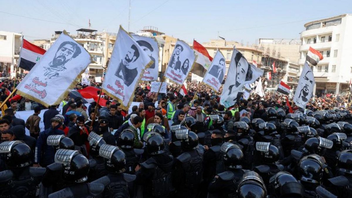Hundreds protest in Baghdad over Iraqi dinar's slide | Euronews