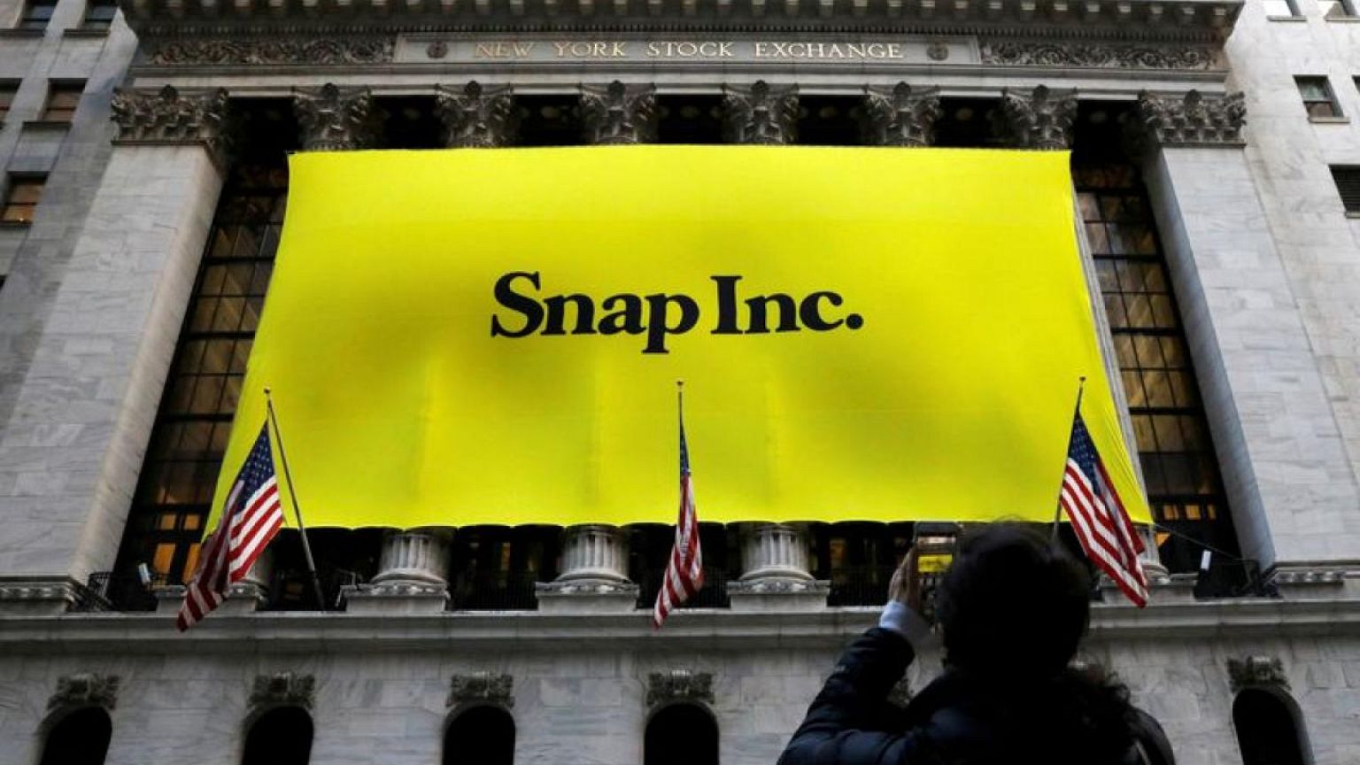 Snap swings to quarterly net loss, expects lower Q1 rev; shares fall ...