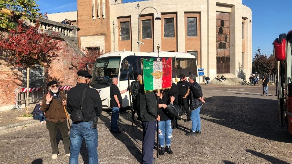 Domenica a Predappio un corteo ricorda la morte di Mussolini | Euronews