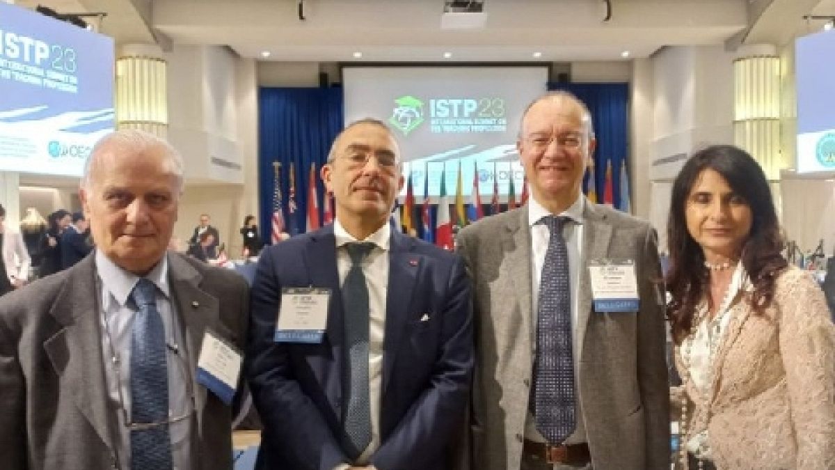 Valditara, per la prima volta i sindacati ad un summit Ocse | Euronews