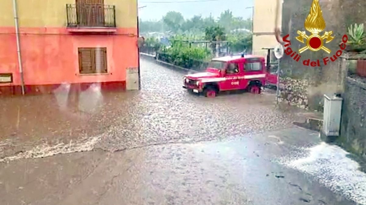 Bomba d'acqua nell'Avellinese: si fa la conta dei danni | Euronews