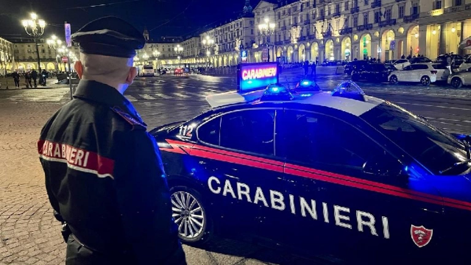 Muore travolto da auto mentre attraversa la strada nel torinese | Euronews